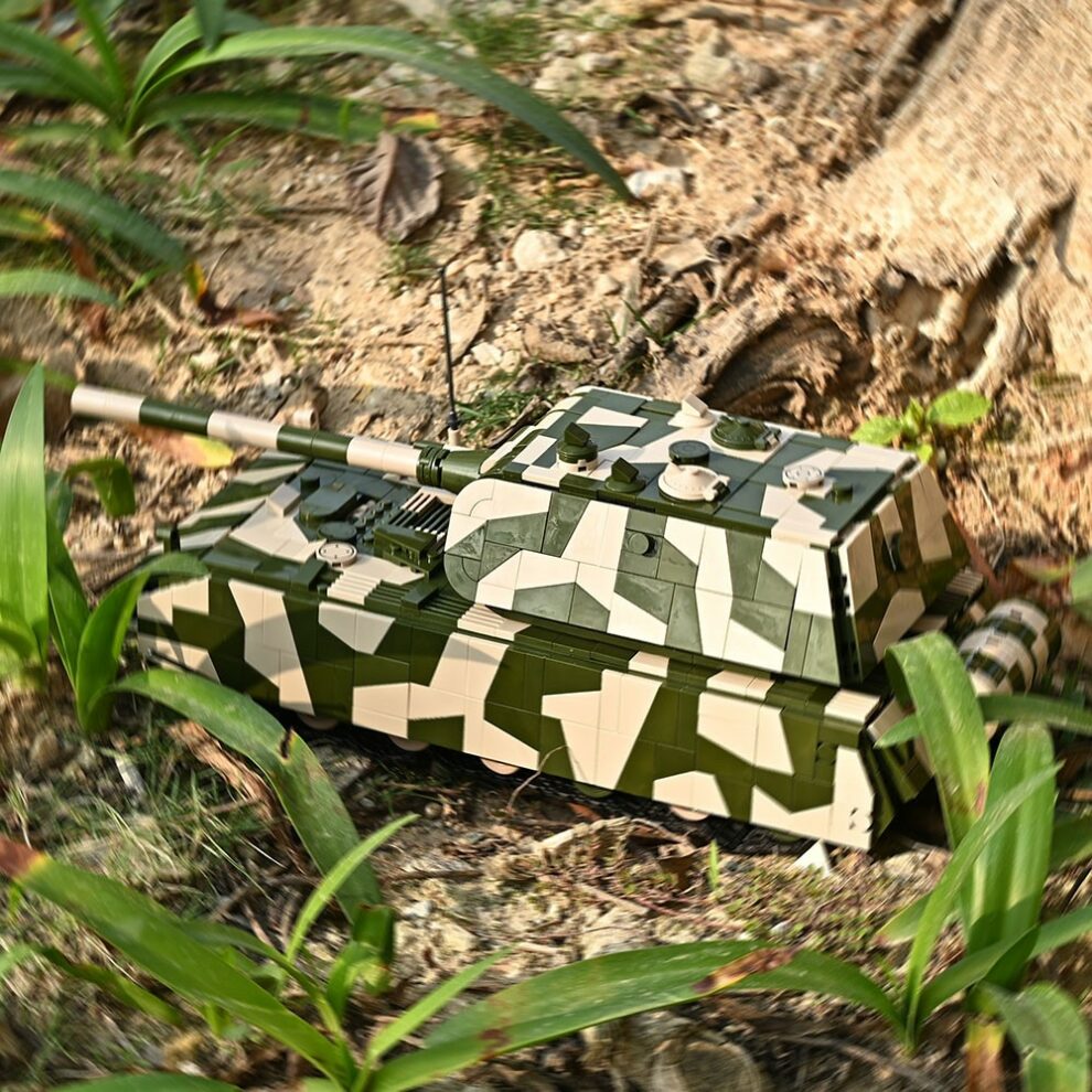 German Panzer VIII Maus In Green Camo - 2930 Pieces - BrickArmyToys